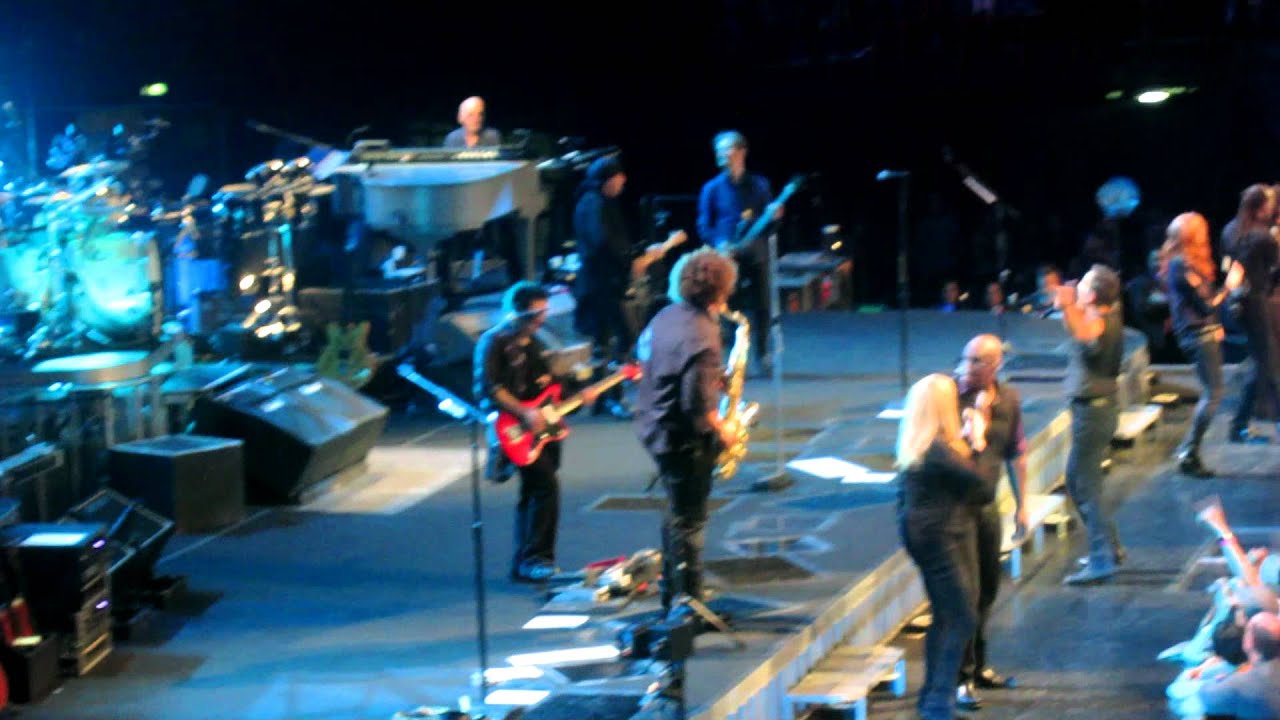 Bruce Springsteen Apollo Medley (The Jake Clemons dance) - YouTube