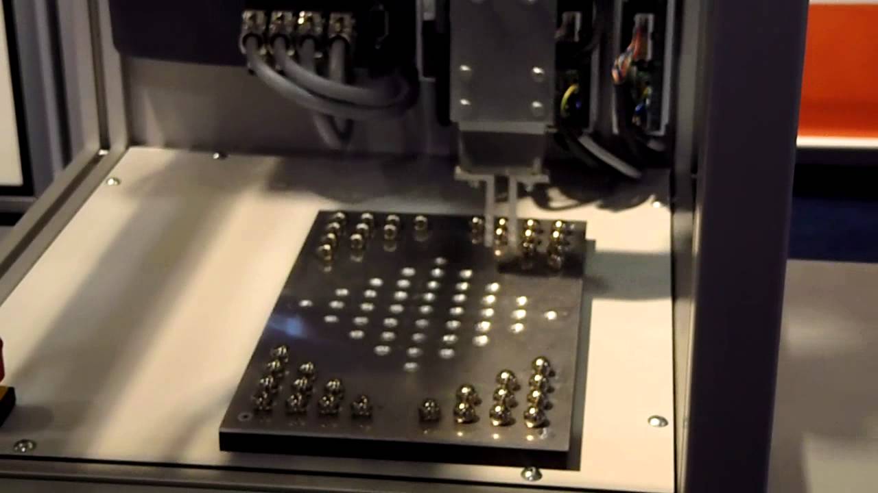 IAI TableTop XYZ-positioneertafel met 2-vinger grijper - YouTube