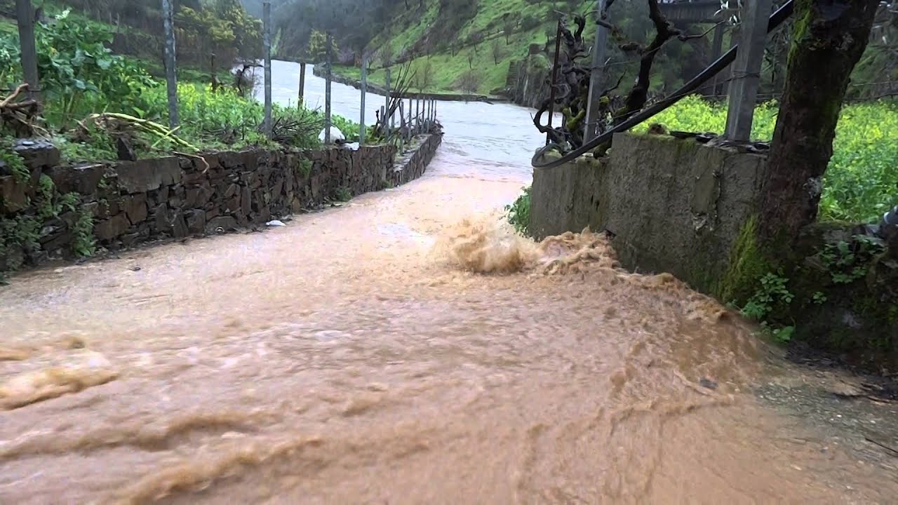 Caminho na Povoação de Cabreira junto ao Rio Ceira, Góis - YouTube