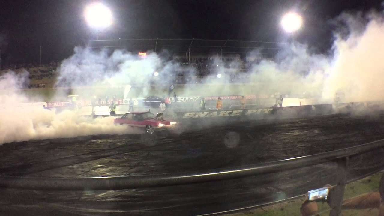 LOO5E ~ Blown Commodore ~ Burnout King Perth Motorplex 2015 - YouTube