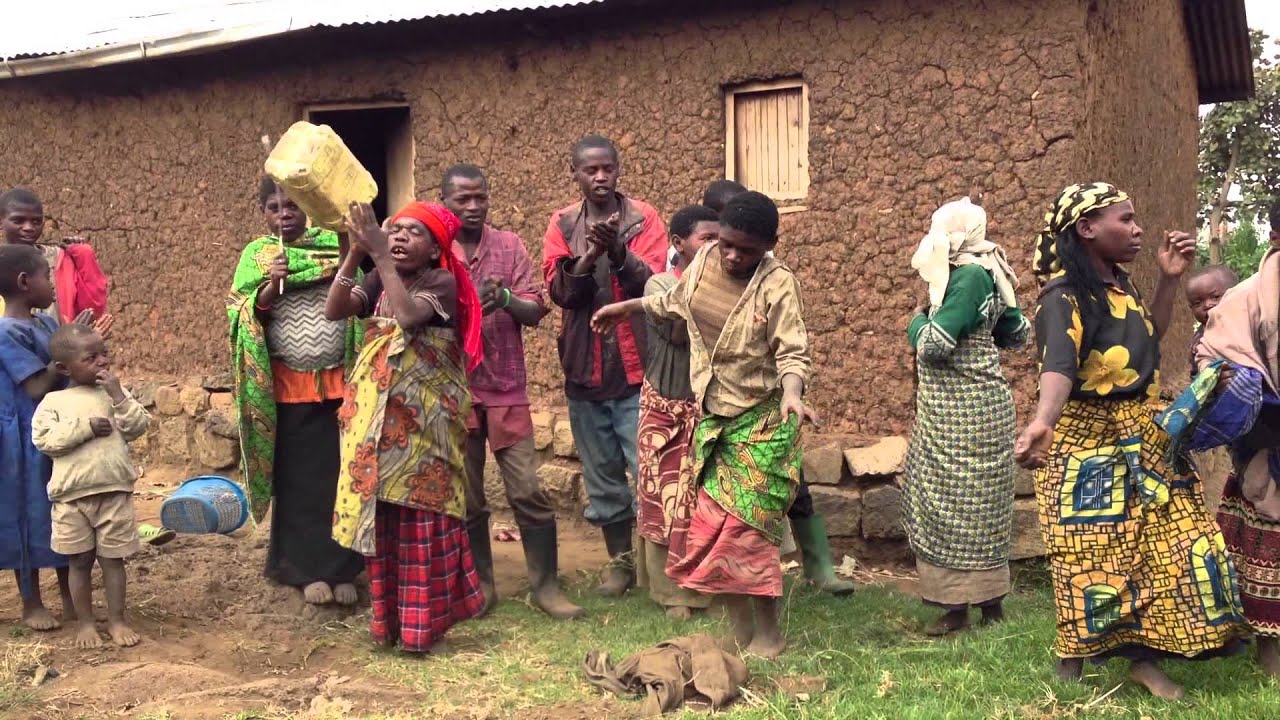 Batwa Peoples of Rwanda perform traditional song and dance - YouTube