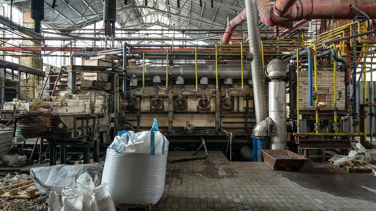 Massive TOXIC Abandoned Factory WITH EVERYTHING LEFT BEHIND! - Urbex ...