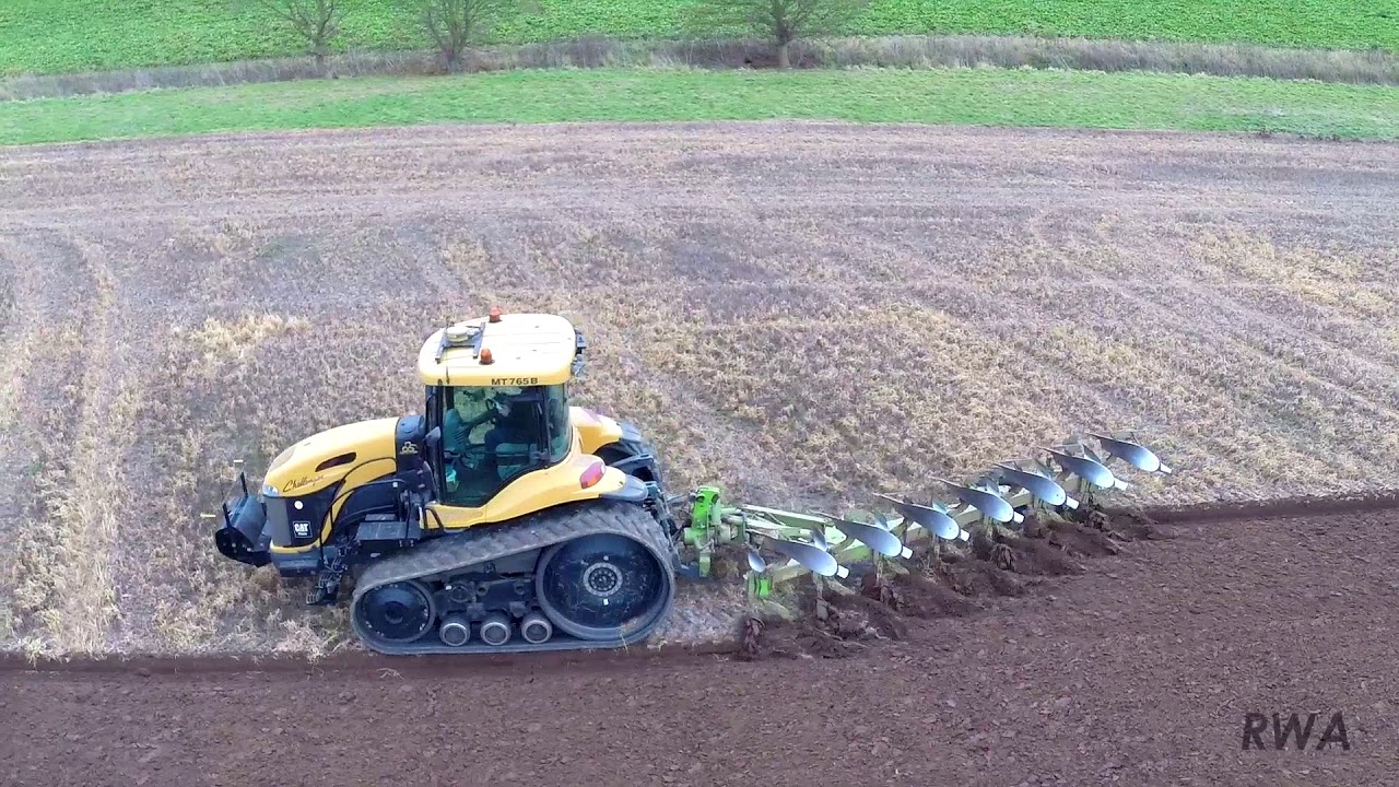Challenger 765B Ploughing - YouTube