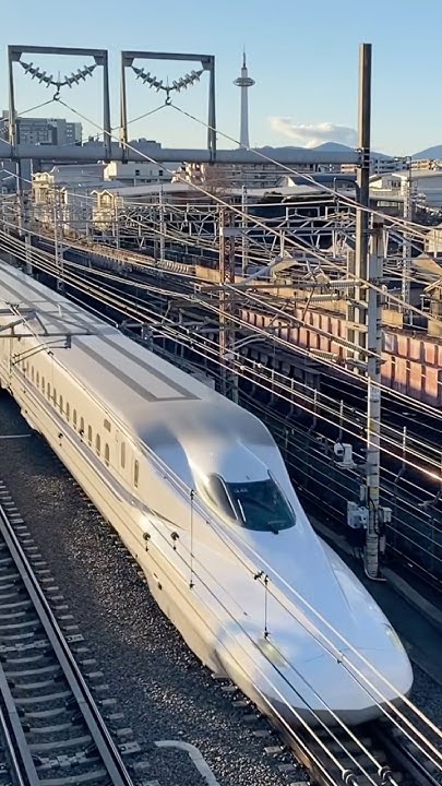 #shorts #新幹線 #ジョイント音 京都タワーとN700A - YouTube