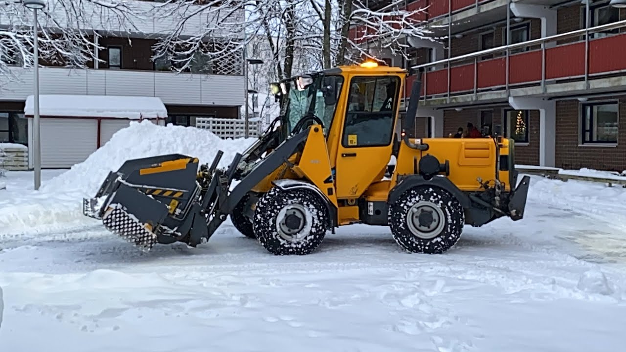 Heka Wille 655c and 455b with Wille optim 1000 snow buckets - YouTube