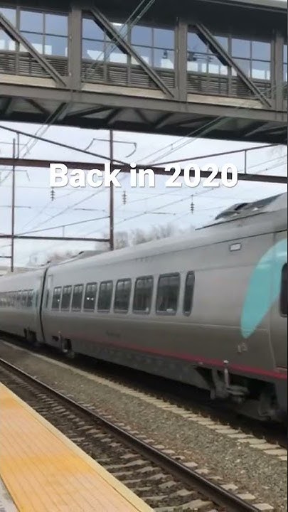 Amtrak Acela W/ amazing horn action flies - YouTube