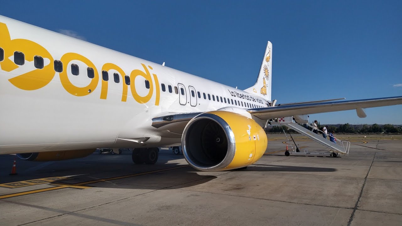 Landing | Neuquén | Flybondi | Boeing 737-800 - YouTube