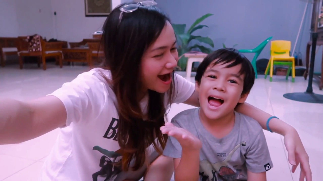 Bos Kecil dan Sekretaris Resek - Bermain Permainan Tradisional - YouTube