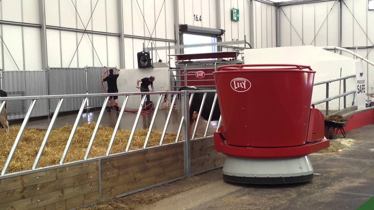 Lely live robotic feeding demonstration - YouTube