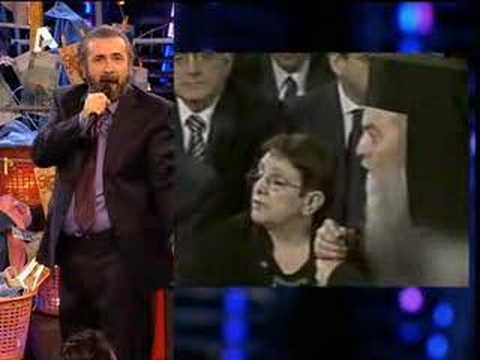 Η Αλέκα, με την τσίχλα στην κηδεία! - YouTube