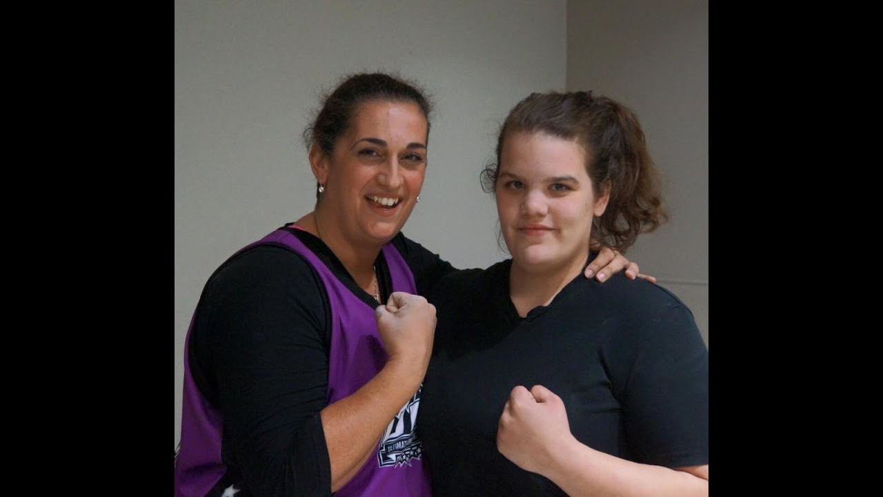 Heidi Cordner & Sarah Wilson Arm Wrestling 2015 - YouTube
