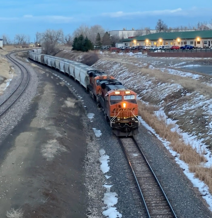 2 BNSF trains meet up at Broomfield #train #bnsftrains #bnsf #es44ac #shorts #shortsviral # ...