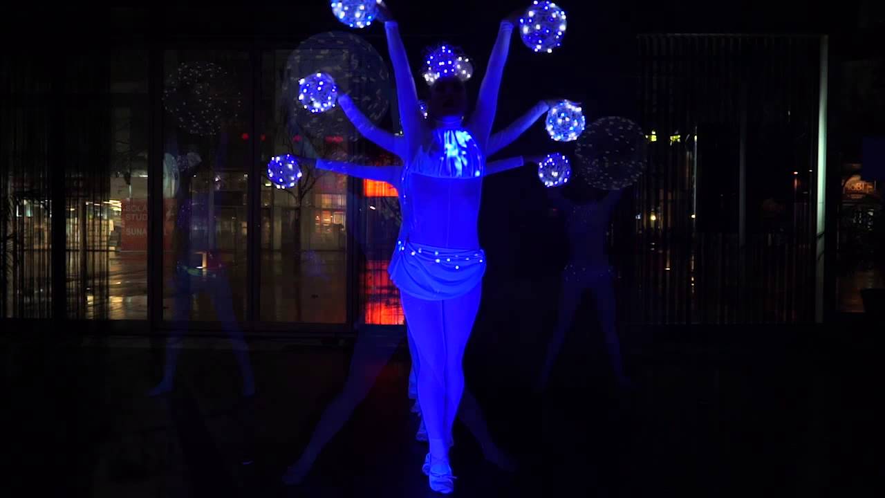 Light & acrobatic show - YouTube