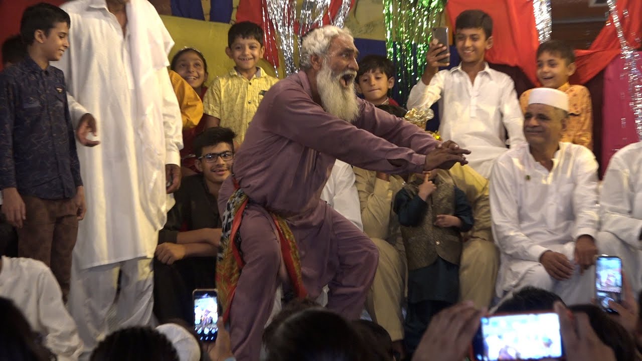 Funny Baba Dance 2 Baba Ve Kala Moror - YouTube