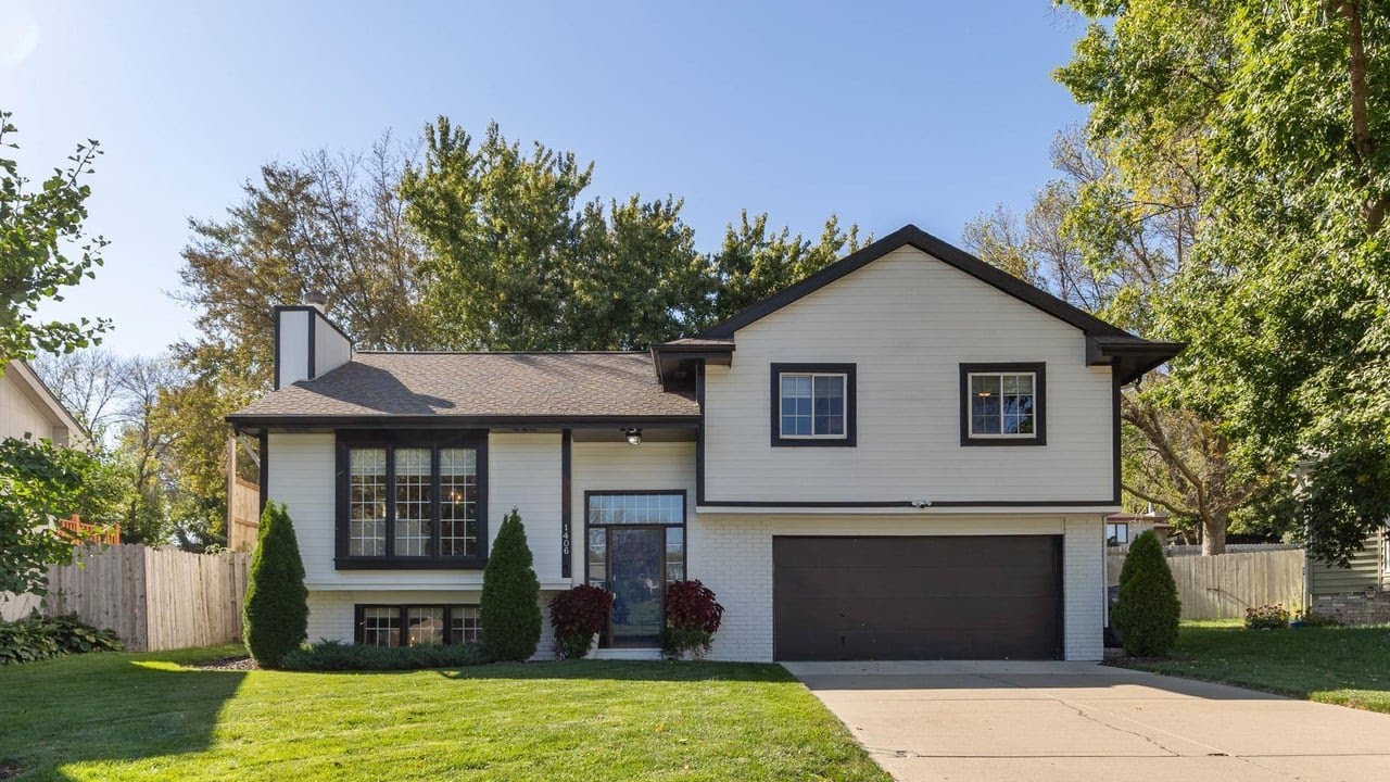 1406 Sunshine Blvd, Bellevue, NE - YouTube