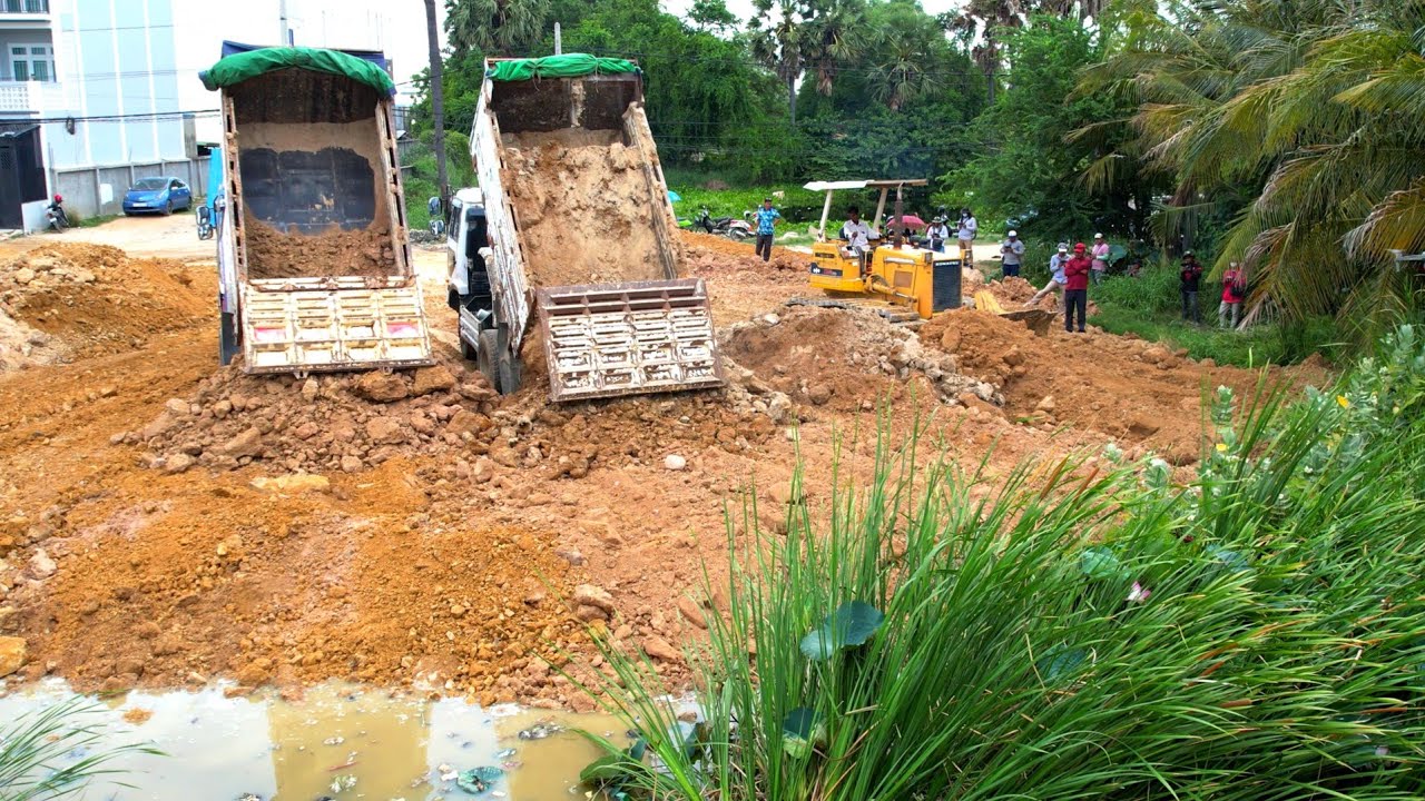 Wonderful Extreme Power Bulldozer KOMATSU D37p working push stone ...