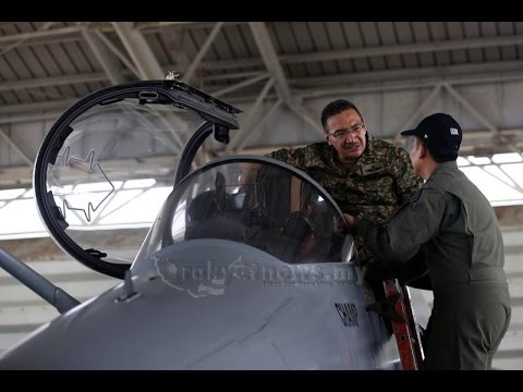 Hishammuddin Lawat TUDM Labuan - YouTube