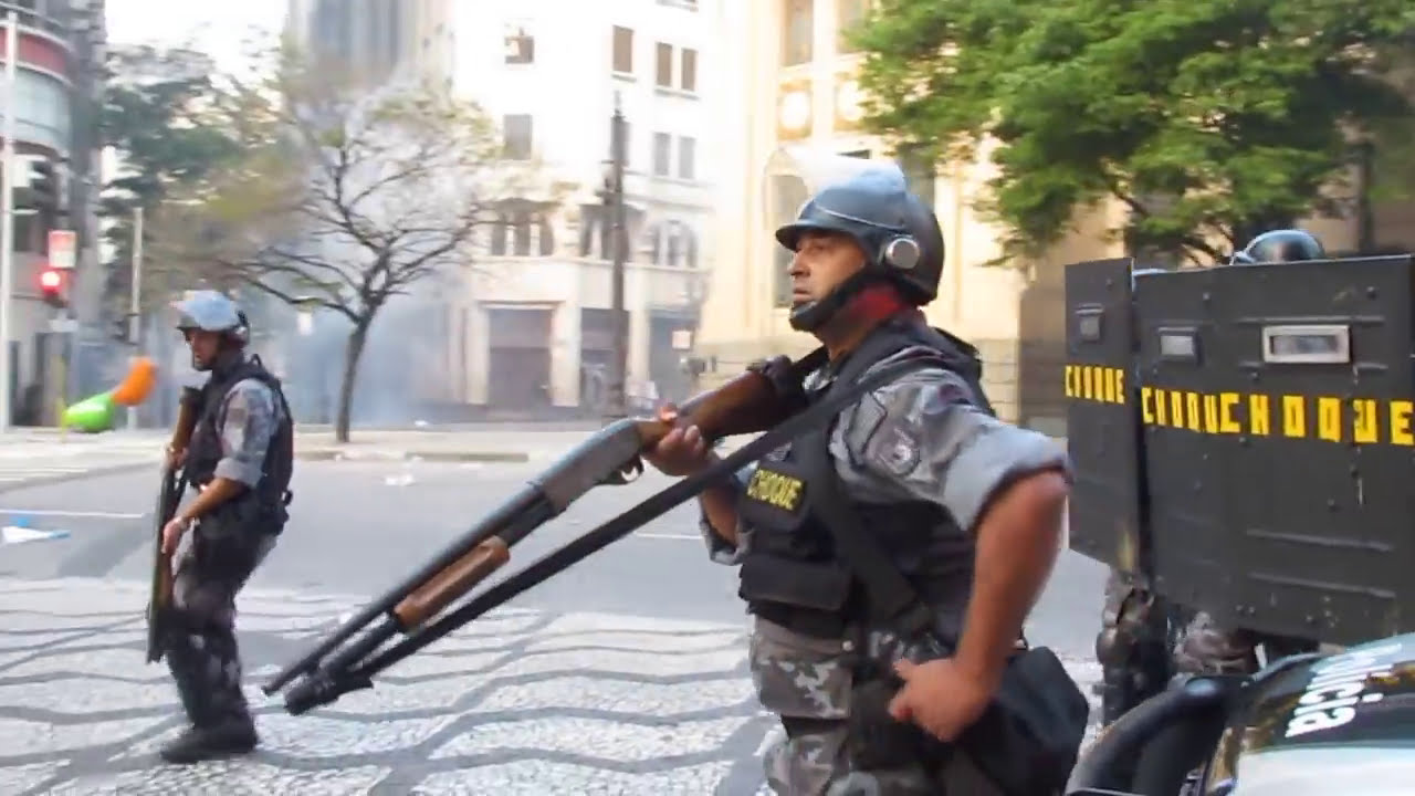 Tropa Choque! Police elite Brazil manifestation - YouTube