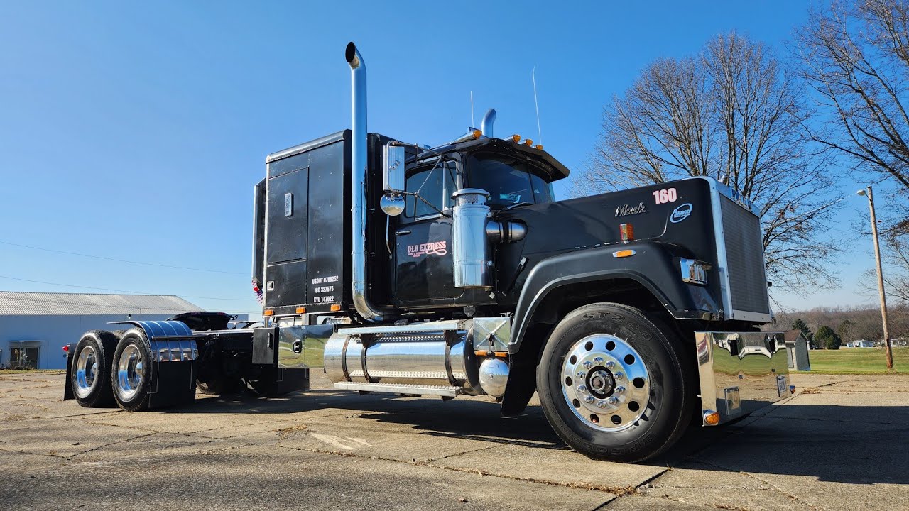 Mack Superliner walk around! - YouTube