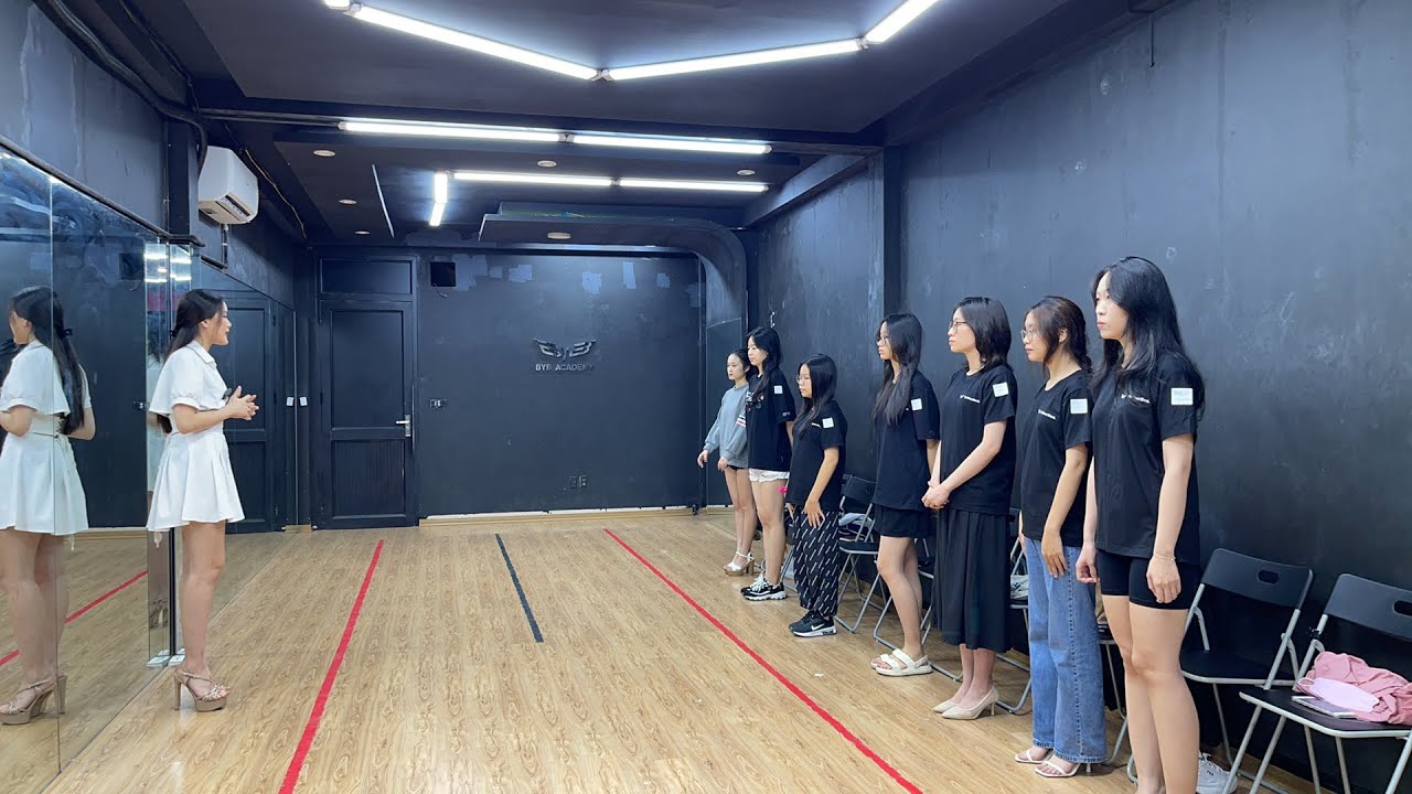 [Part 1] Learn catwalk with fellow students at BYB Academy - YouTube