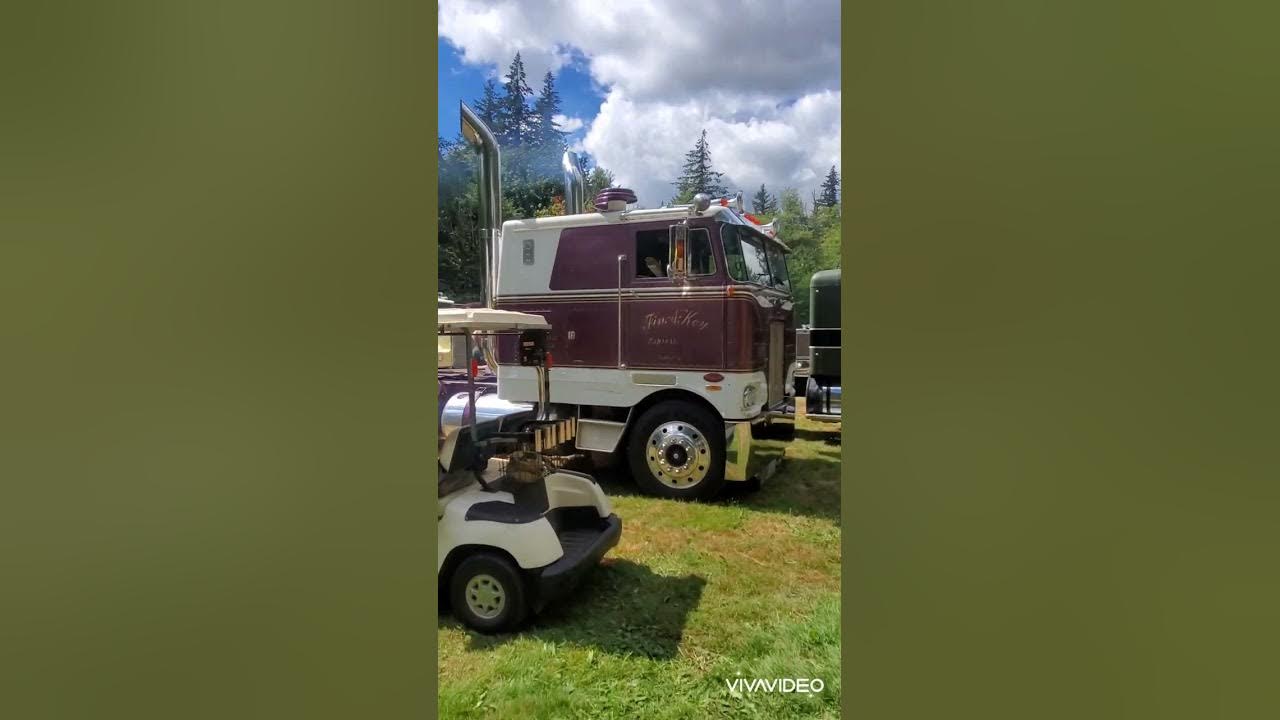 Straight piped Detroit diesel 8v71 12v71 and 16v71 5 minute compilation Kenworth Peterbilt GMC ...