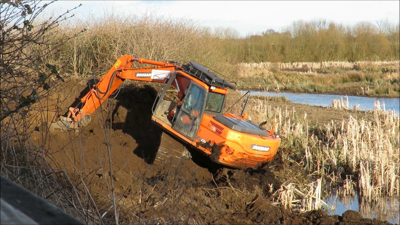 stuck 360 digger Tophill low south marsh - YouTube