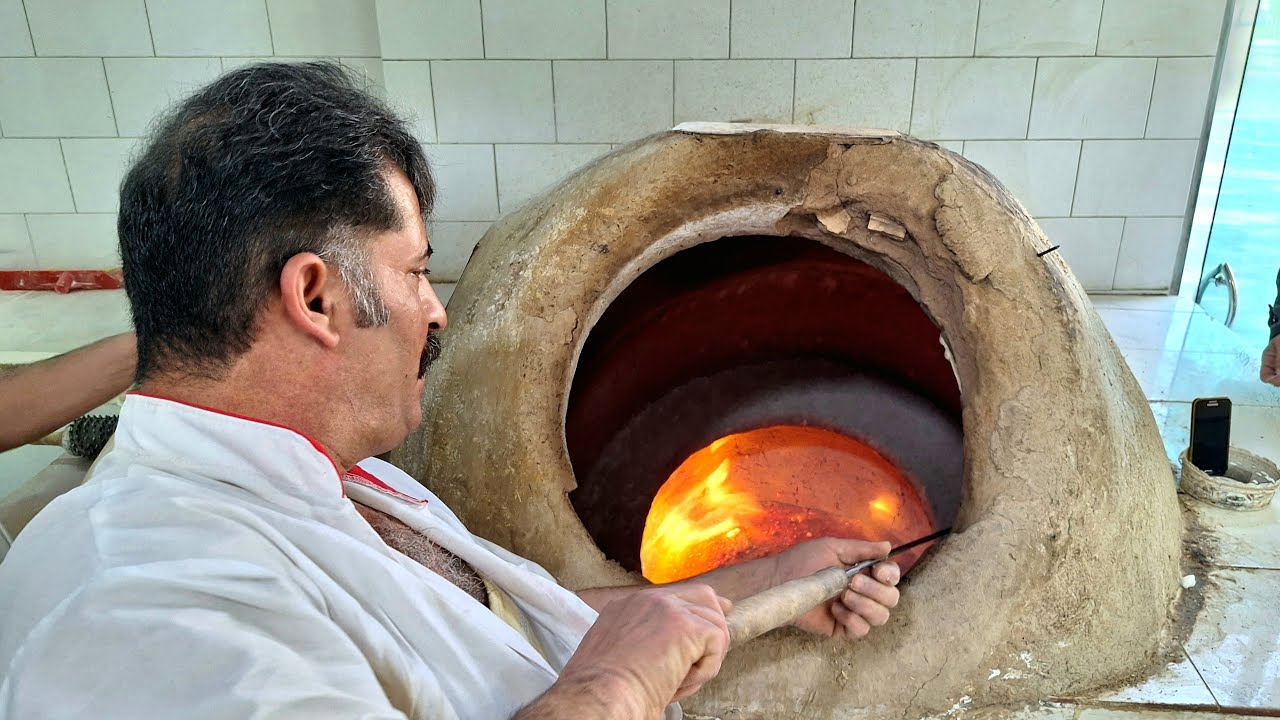 Secrets of baking traditional Taftoon bread/The most delicious ...