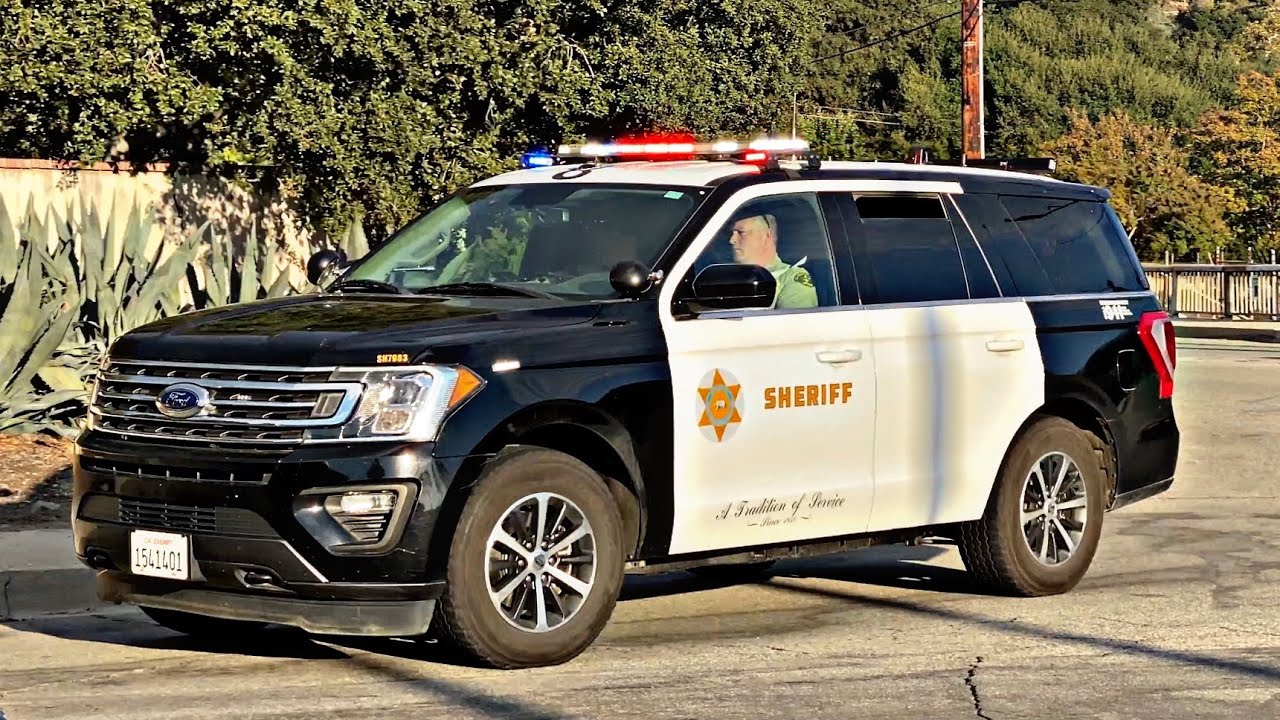 LASD Ford Expedition Responding Code 3 x2 - YouTube