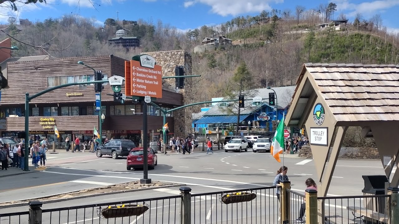 BEAUTIFUL DAY Walking Gatlinburg TN March 2023 - YouTube