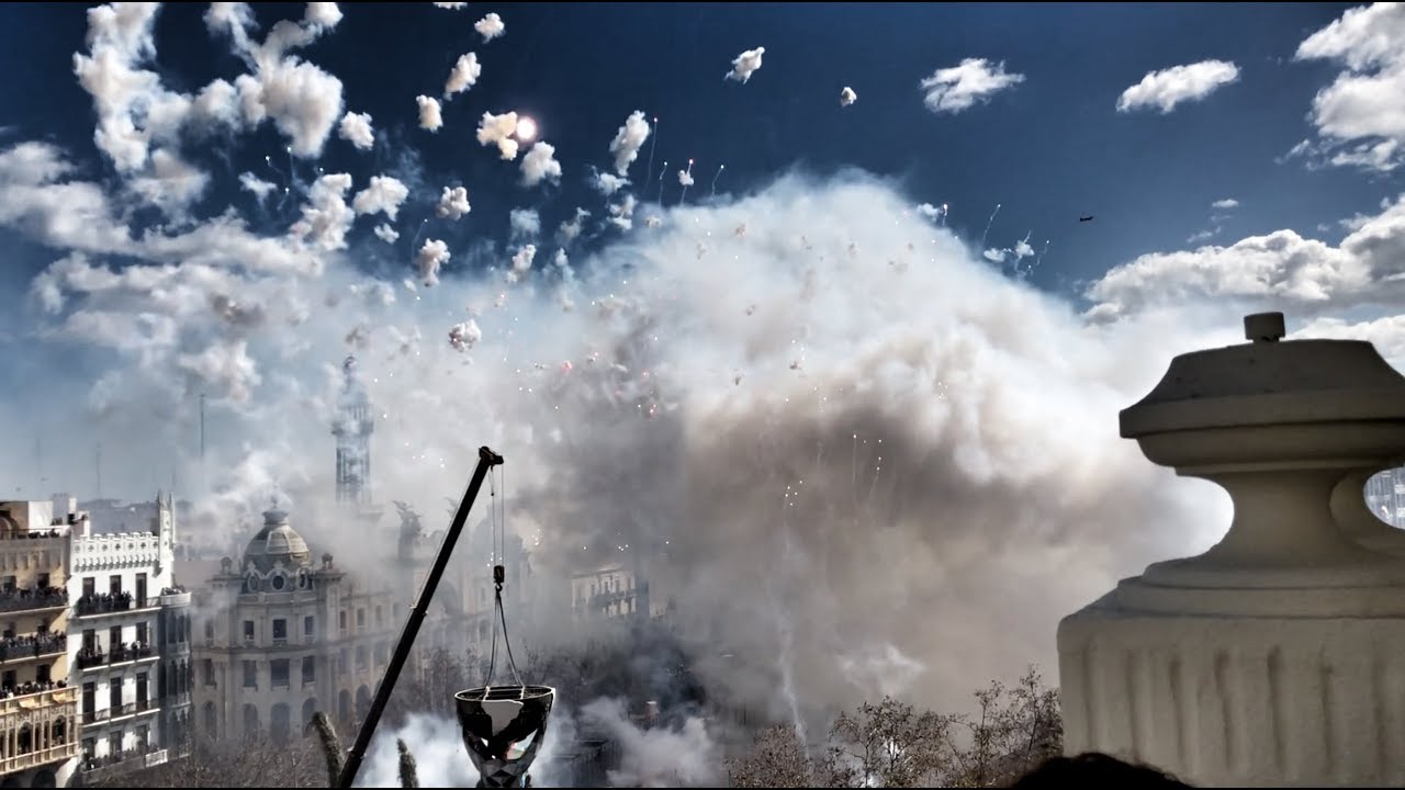 Explosions in the Sky - The earth shakes - YouTube