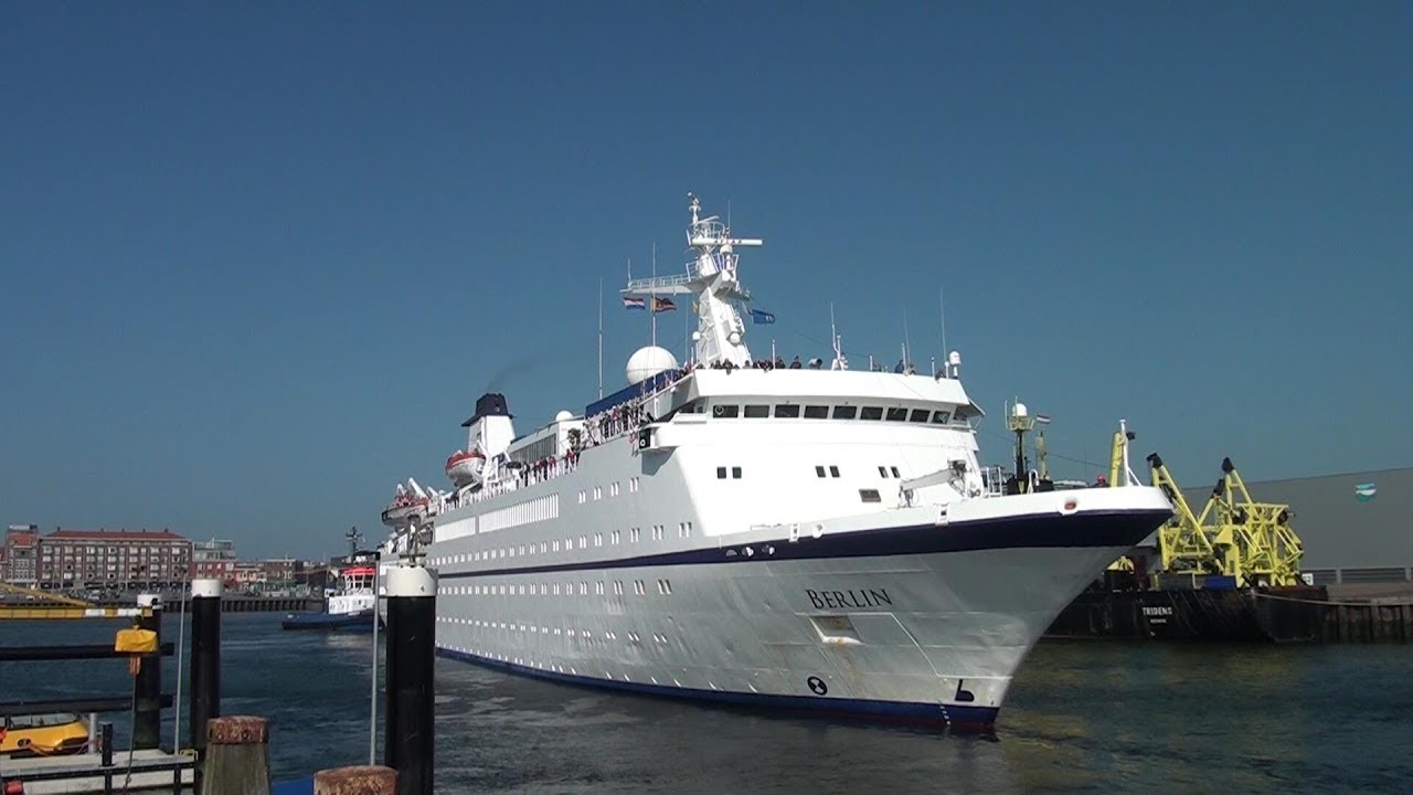 Cruiseschip in de haven van Scheveningen - YouTube