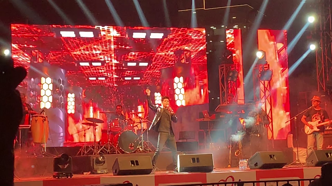 Main Hu Don | Shaan | Live Performance | Don 2 | Noida - YouTube