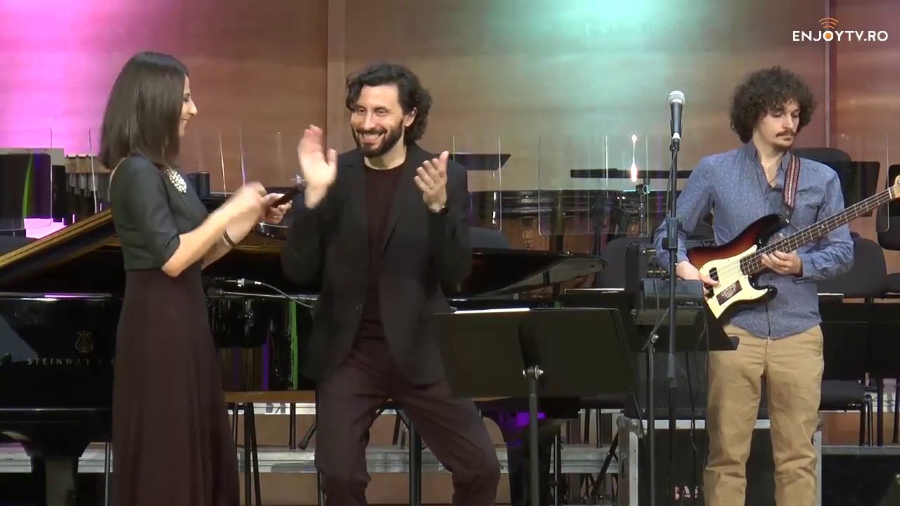 Adrian Nour Band feat Geanina Iacob - Lady Madonna - YouTube