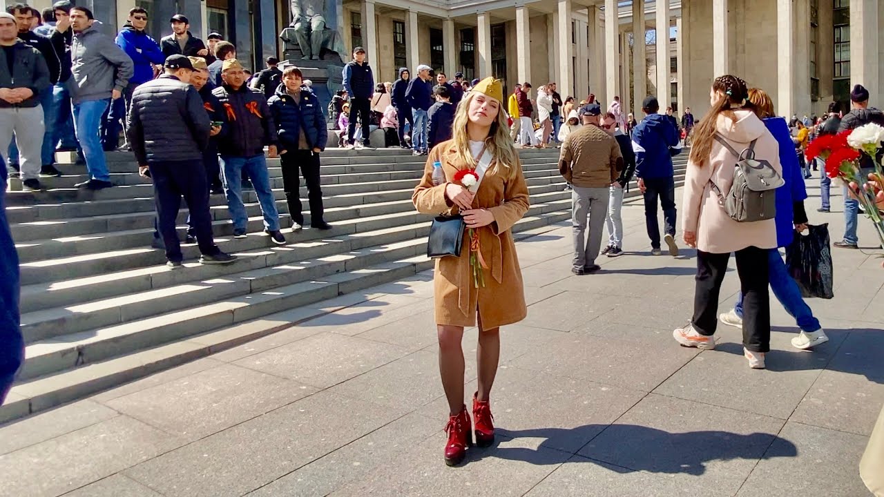 Russians after Victory Day Parade near the Lenin State Library of the ...
