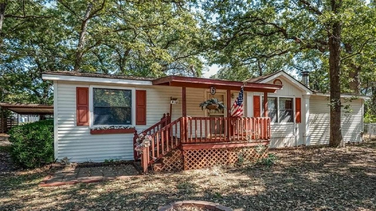 4967 Blue Water Circle, Granbury, TX Presented by John Honegger III ...