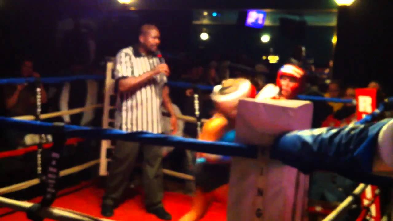 Girls Boxing at a Bar round1 - YouTube