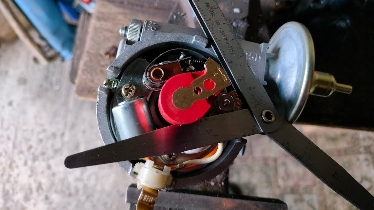 Morris Minor Level 3: Setting the contact points gap on the distributor ...