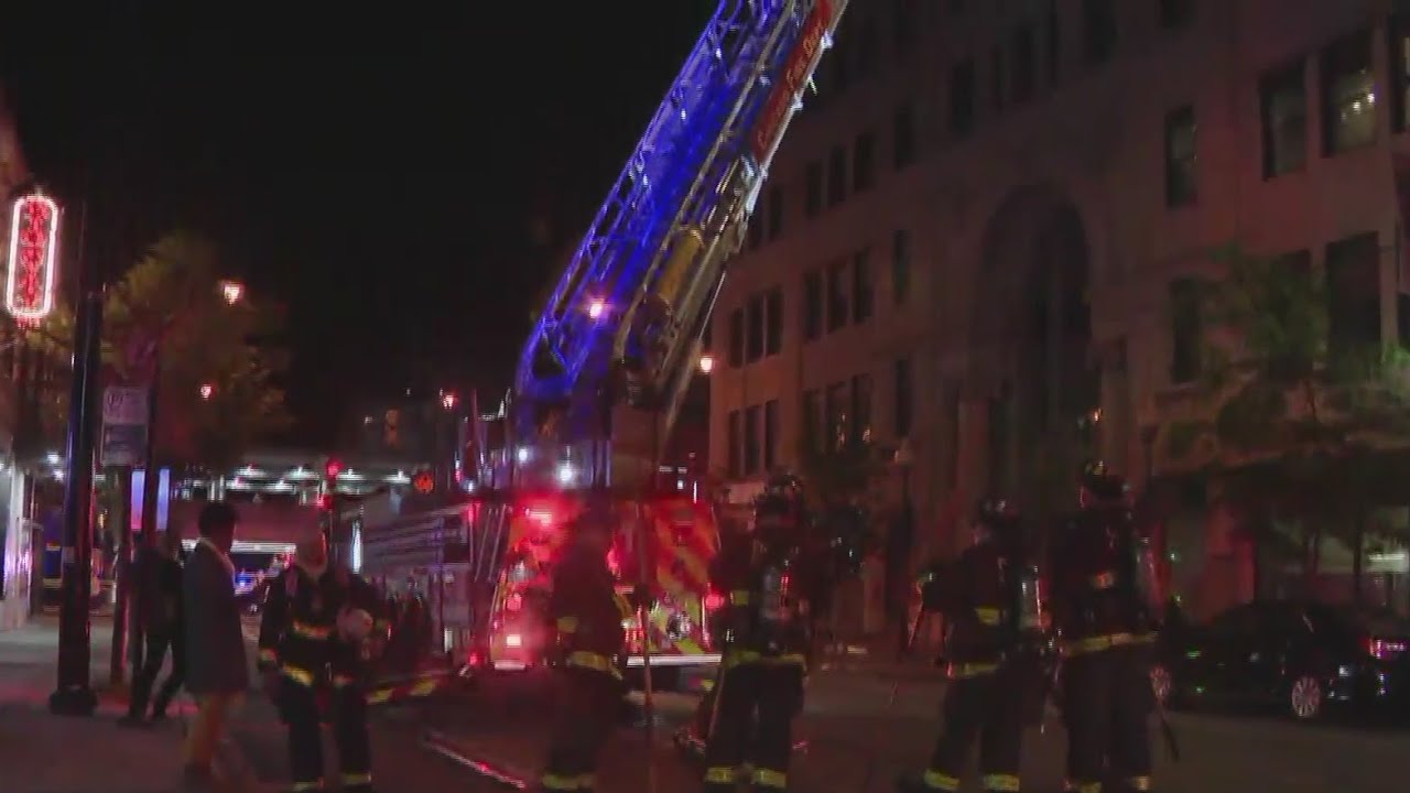 CFD: Grill on roof of Lake View building catches fire - YouTube