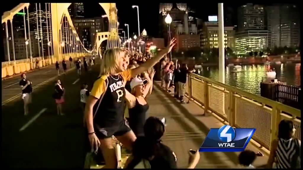 Pirates fans celebrate on North Shore after Game 3 - YouTube