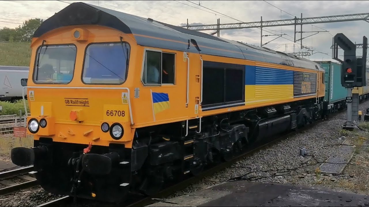 GBRF Class 66 66708 'Glory to Ukraine' Weaves Intermodal via Reversible ...