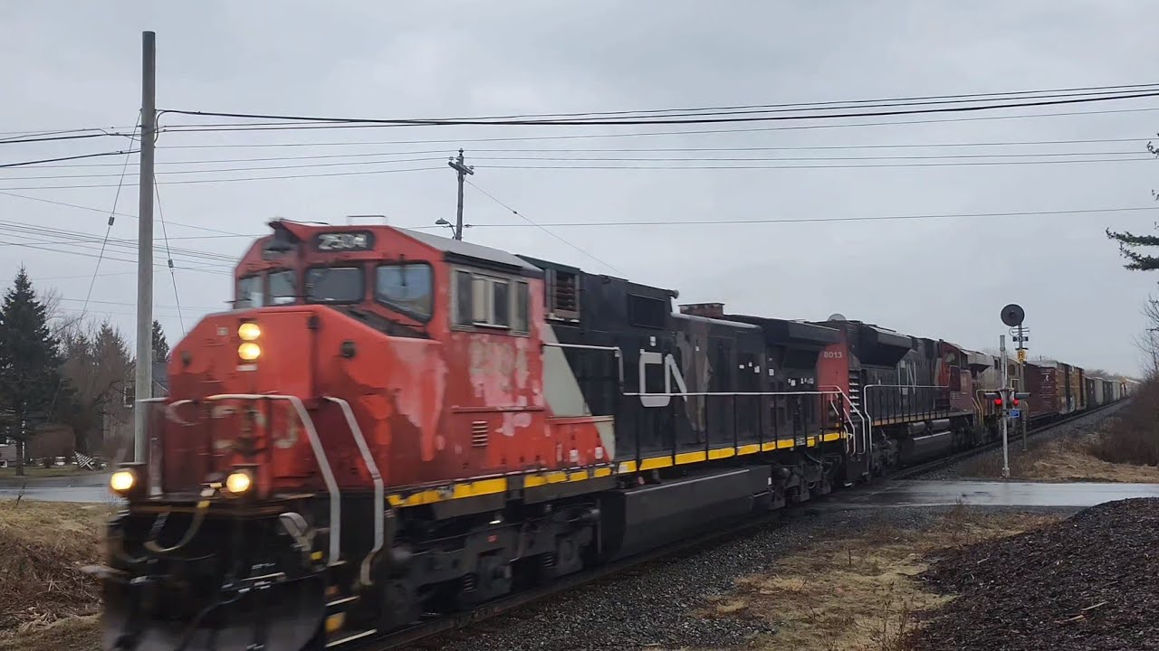 Canadian Cab Dash 9 Flying Through Lantz! - YouTube