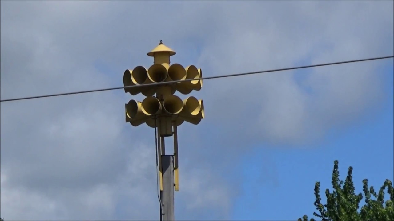 Federal Signal 2T22- Holmen, WI June Monthly Siren Test - YouTube