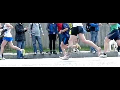 Boston Marathon 2010 Running Form in Slow Motion - Barefoot Runner ...