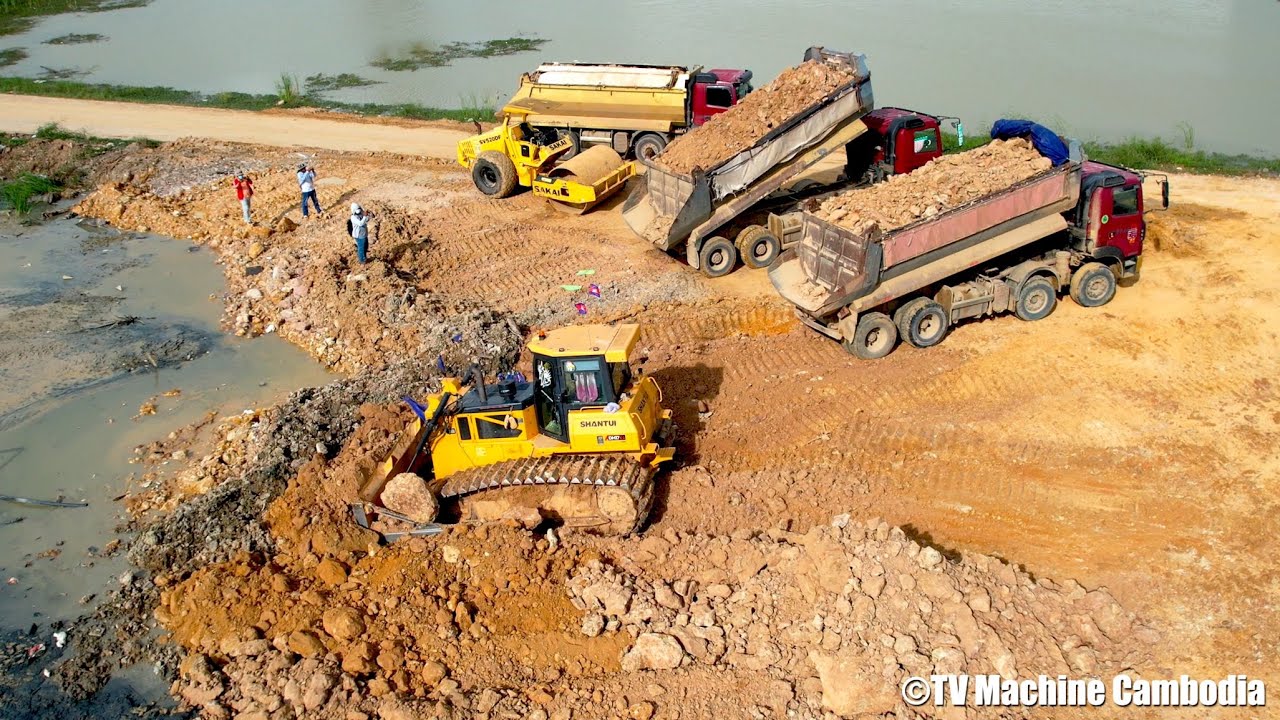 Incredible Supper Stronger SHANTUI BULLDOZER Cutting Slope Clearing Mud ...