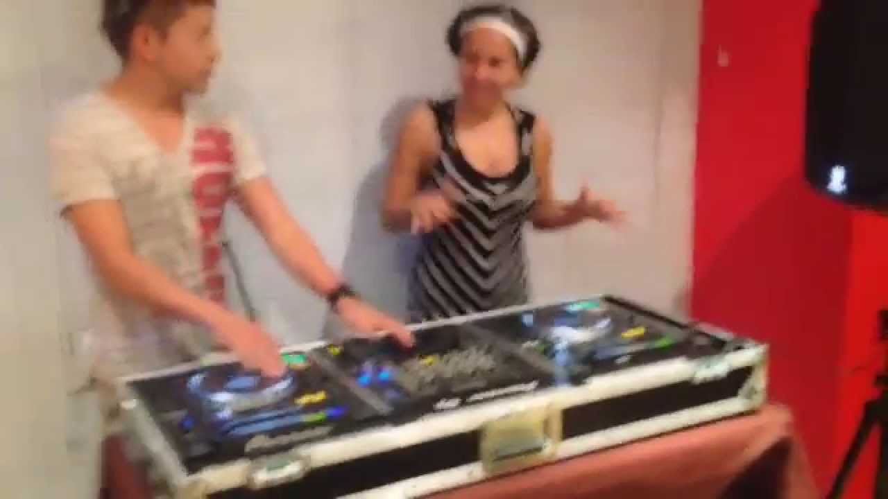 DJ TOKIO ALEXANDER Y MICHELL LOVE JUGANDO - YouTube