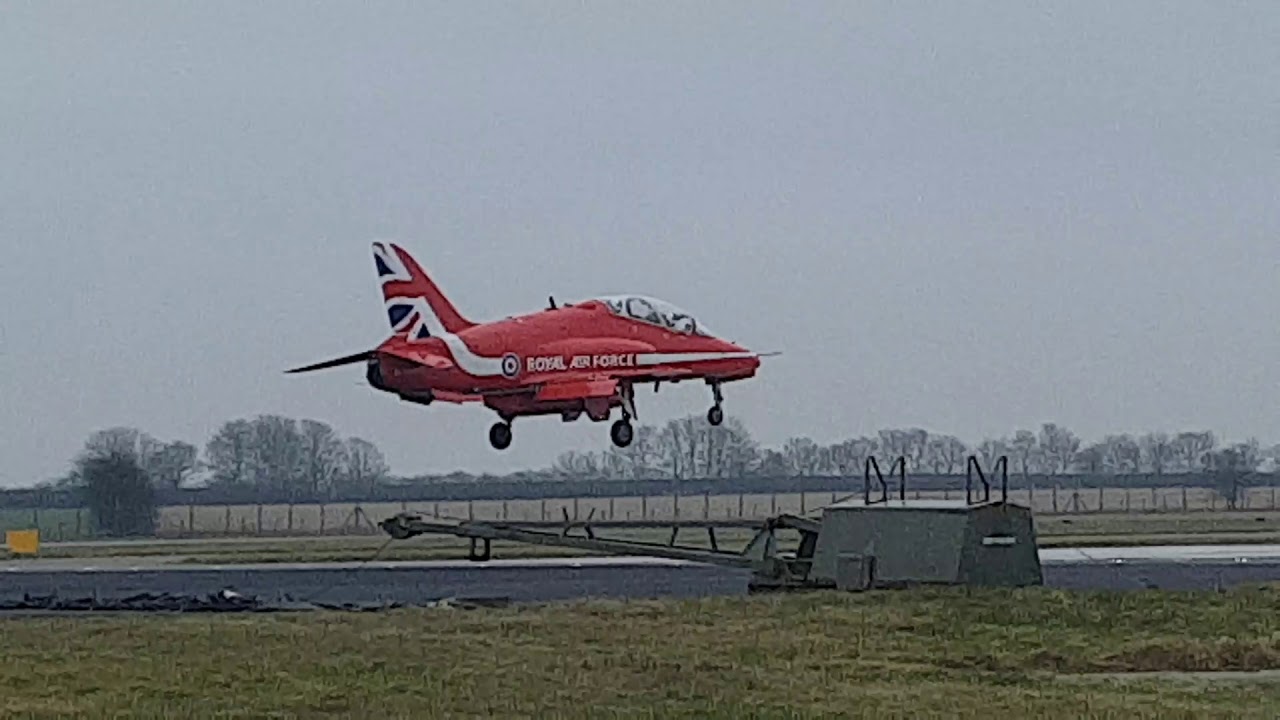 Red Arrows RAF Scampton - YouTube