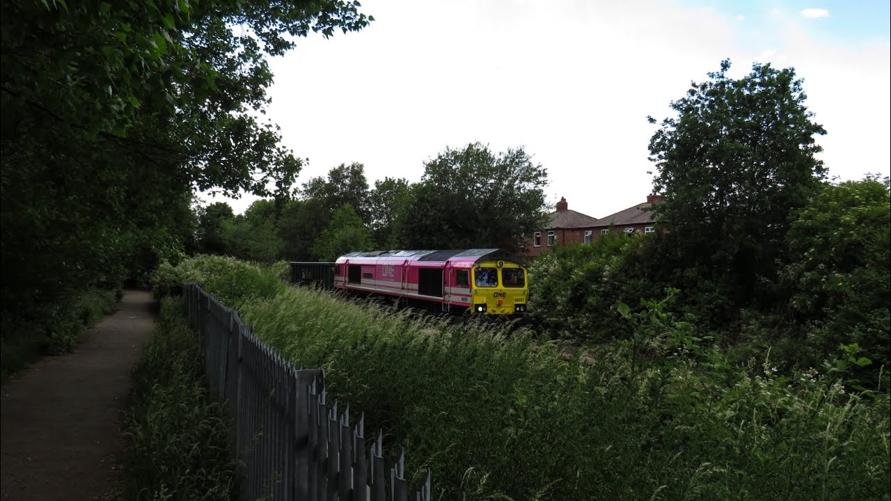 Freightliner Class 66 No. 66587 on 6E53 Crewe Basford Hall - Hunslet ...