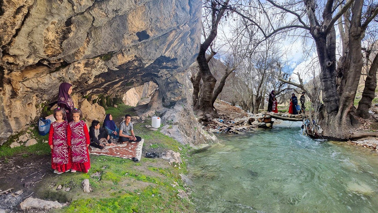Nomadic life experience with a family of twins. Nomadic village life in ...