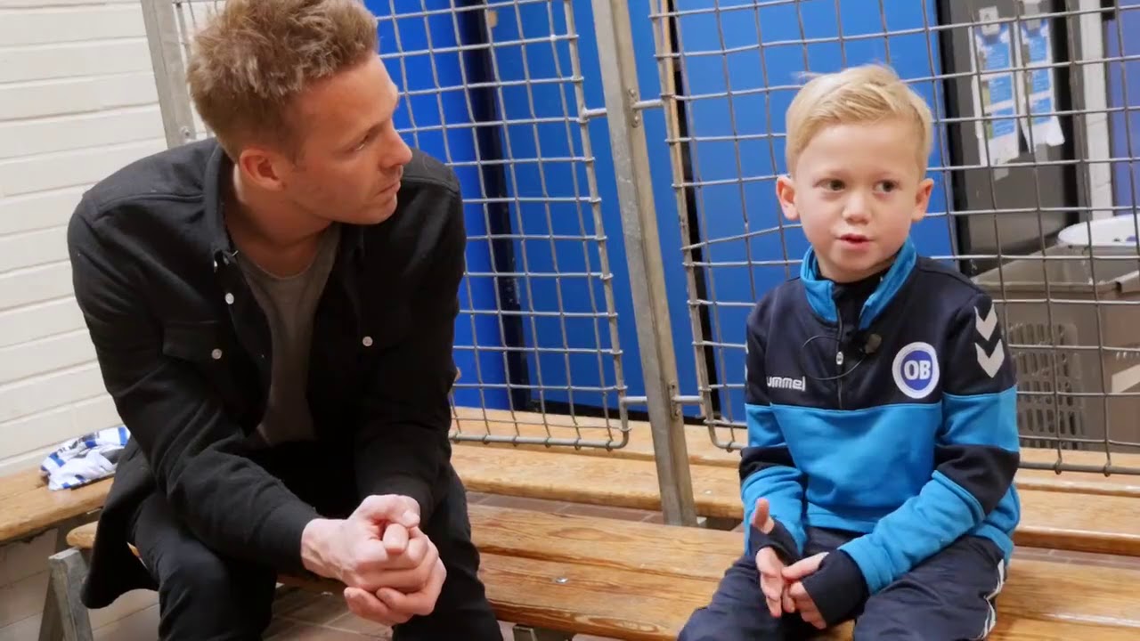 Carl Valdemar møder Kenneth Emil Petersen - YouTube