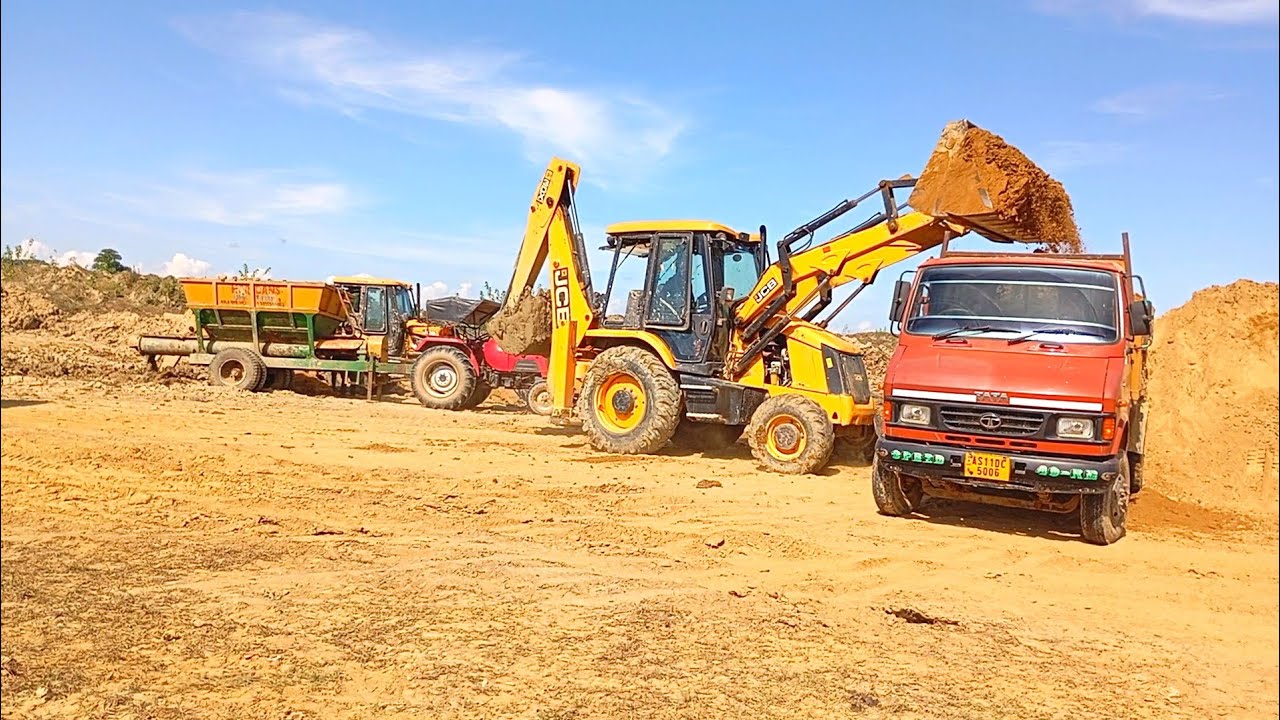 Jcb 3DX backhoe loading mud in tipper /senior operator heavy driver ...
